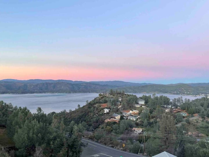 Restful Retreat With Stunning View - Clearlake, CA