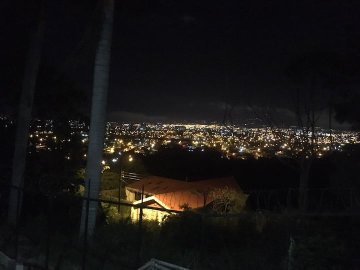 Cozy Apt. 25 Min Airport / Heated Pool -City View - Escazu