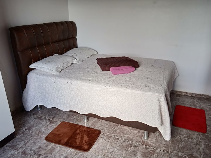 Lindo E Espaçoso Quarto - Toledo