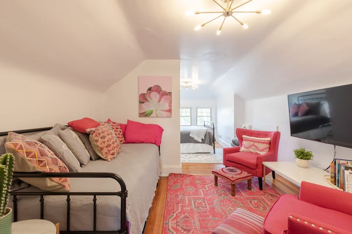 Cozy Heights Retreat-walk To Restaurants - Cleveland
