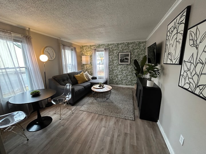 Saratoga Summer! Walk Downtown! 3br Apt. - Saratoga Springs, NY