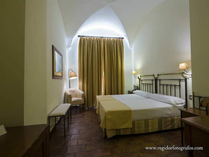 Habitación Doble Con Dos Camas En Hotel Boutique - Don Benito