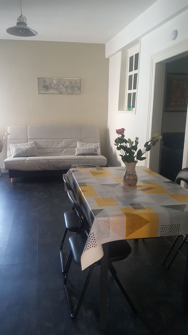 Chez Chantal à Ay - アイ