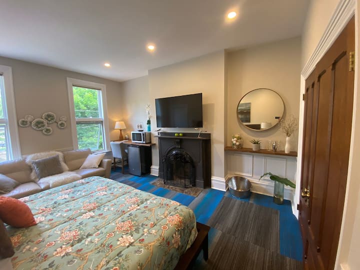 Historic Old South District Governors Suite - Halifax Regional Municipality