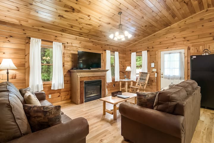 Close To Old Man's Cave, Cedar Falls And Ash Cave - Oakwood Cabin - Cedar Grove Lodging And Events - Hocking Hills State Park, OH