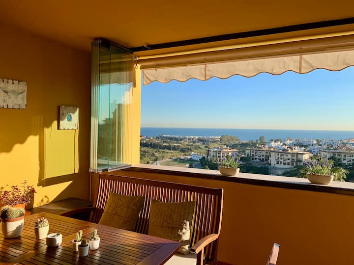 Stunning Sea View - 20m² Terrace, Pool, Wifi, A/c - Estepona