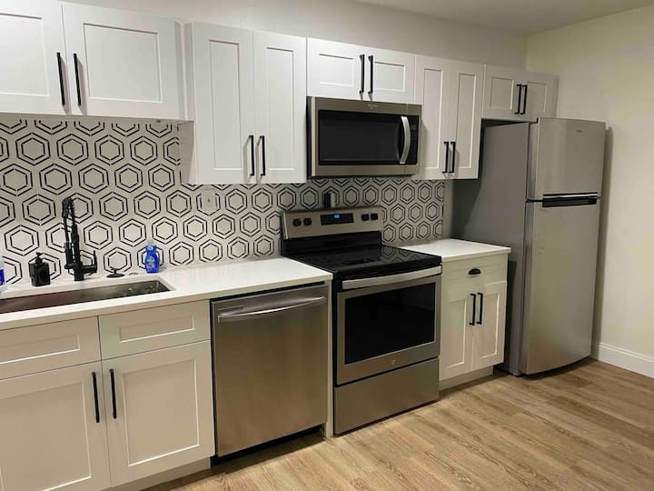 1 Bedroom, Wifi, Tv’s, Close To Beach And Hospital - Sarasota, FL