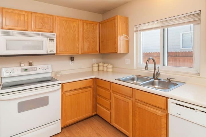 3 Bdr Home In Quiet Neighborhood - Cheyenne, WY