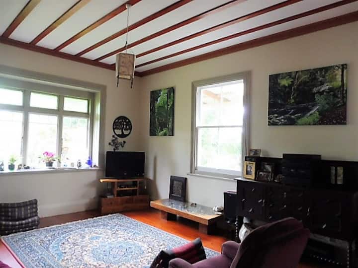 Lakeside View Room, Kauri Villa. - Awanui