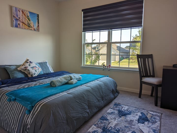 Room With A Street View! - McKinney, TX