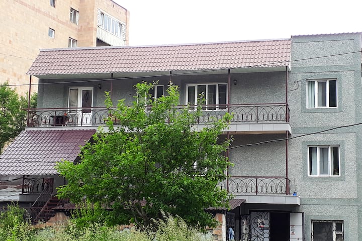 Nahapet-haus(дом с гаражом) - Armenia
