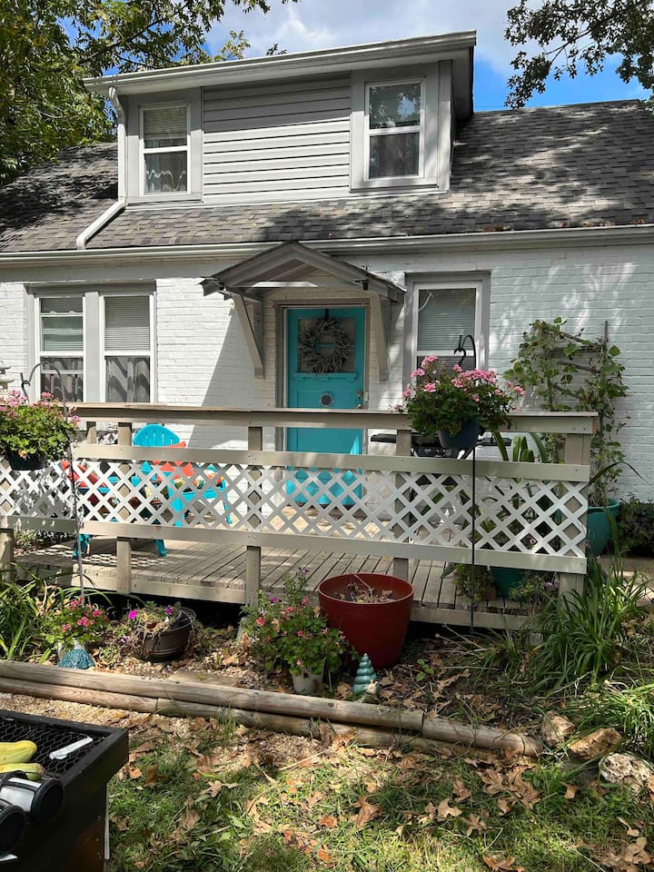 Urban Oasis Cottage In The City - St. Louis, MO