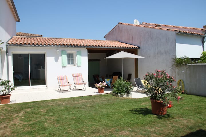 Grande Maison Familiale Au Cœur Du Village - La Flotte