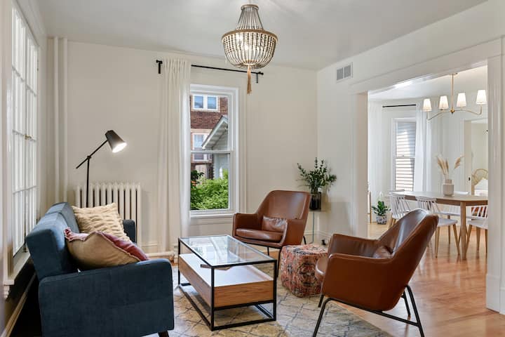 ★Cozy Stylish House★ Walk To Lakes - Sleeps 10. - Minneapolis