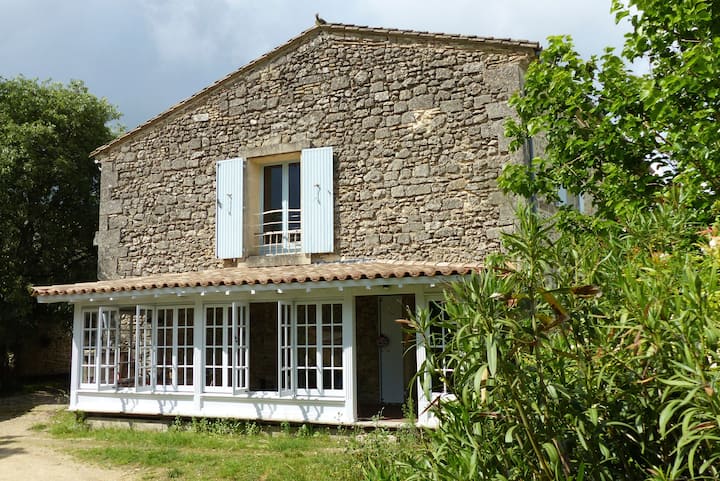 Superbly Equipped Apartment In Old Stone House With Large Pool And Great View. - Sommières