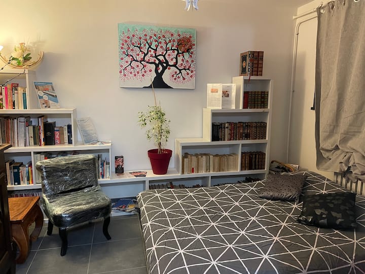 Chambre Jacuzzi Sauna à 10 Min à Pied De La Gare - Bourg-en-Bresse