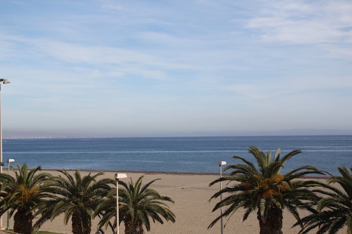 Apartamento En Primera Línea De Playa Con Wifi - Roquetas de Mar