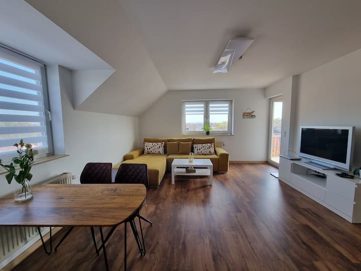 1-bedroom + Lounge + Quiet Place + Balcony. - Worms