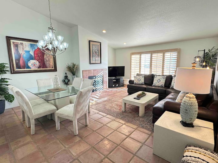Cozy & Bright Condo On A Pool - 3bd 2.5 Ba - 팜데저트