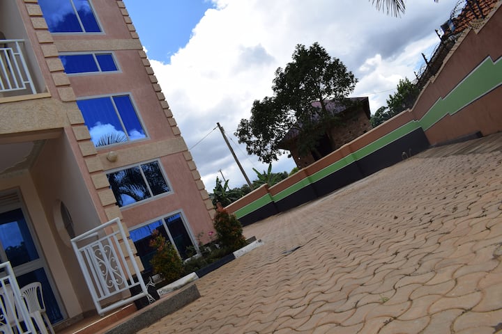 Lapiz Country Hotel - Kampala