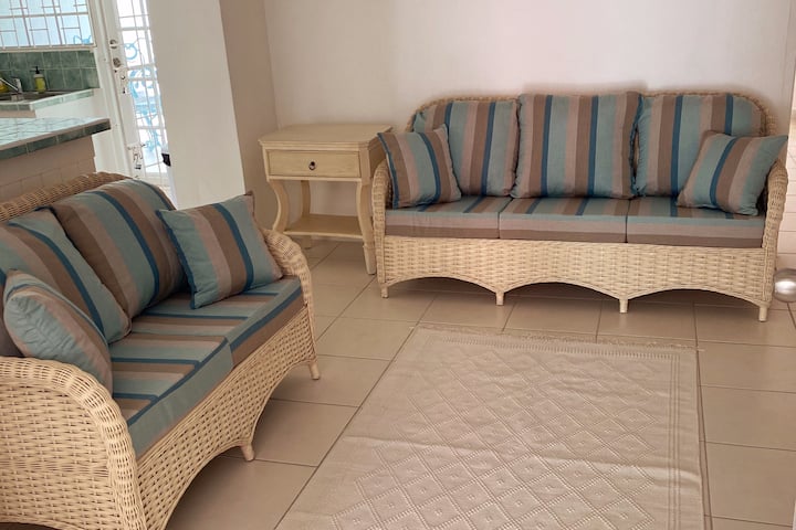 Greenford Apt C - Clean, Comfy & Close To Beaches - 바베이도스