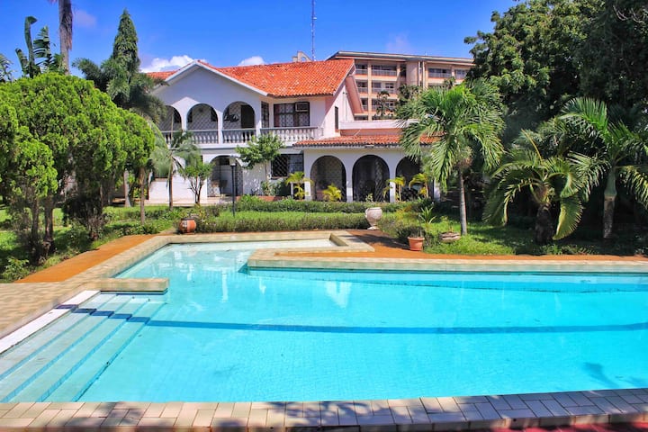 Luxury 5 Bedroom Villa With Pool, Bbq & Bar - Mombasa