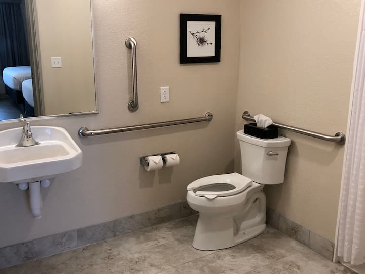Double Queen Suite Independence Stay Rm 104 Hca - Door County, WI