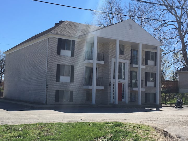 Graceland Suite # 12 - Decatur, IL