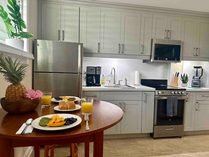 Hawaiian Crown - 1 Bedroom Queen Bed Waikiki Condo - Honolulu