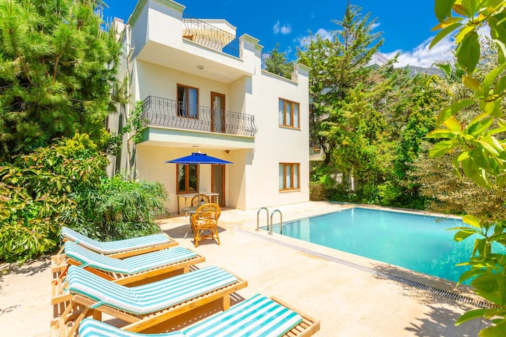Kalkan Merkezde Deniz Manzaralı 5+1 Villa-hebessos - Kalkan
