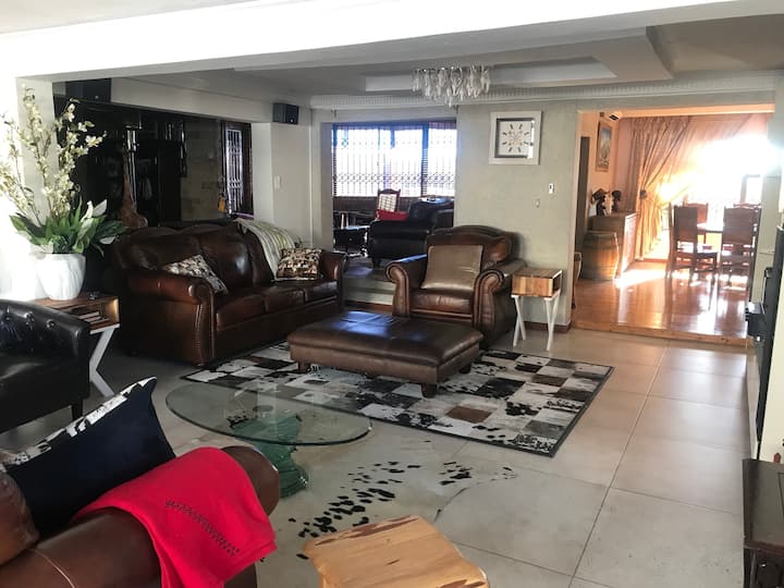 Empolweni Lounge And B&b - East London