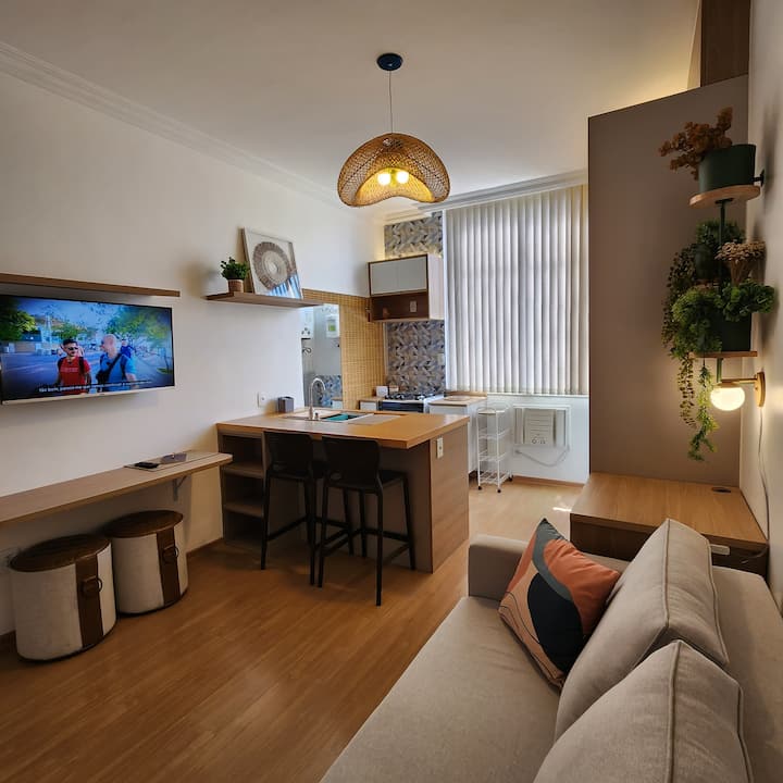Espaço Inteiro: Quarto E Sala Em Copacabana - Ipanema