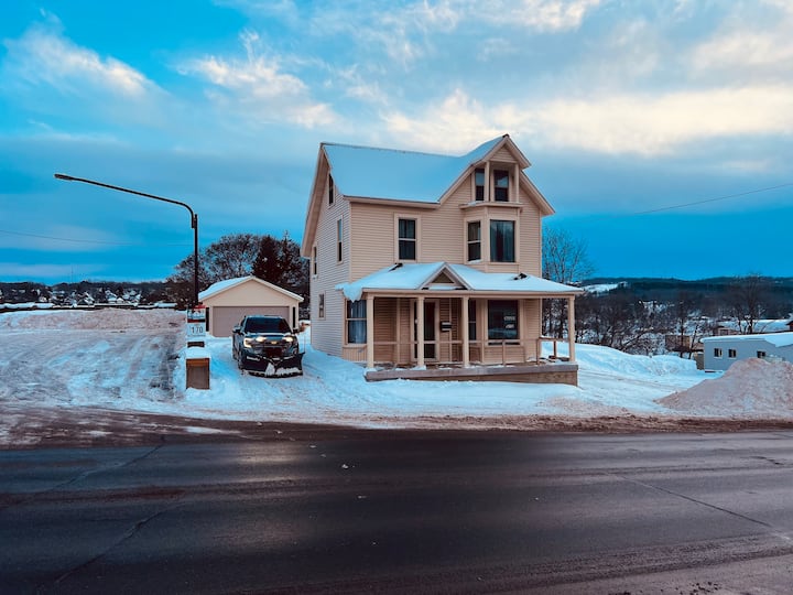 Bulldog Barn - Houghton, MI