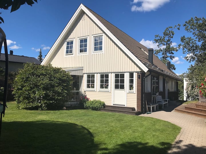 Villa 6 Sovrum I ÄLta, 15 Min Från Stockholm City - Tyresö