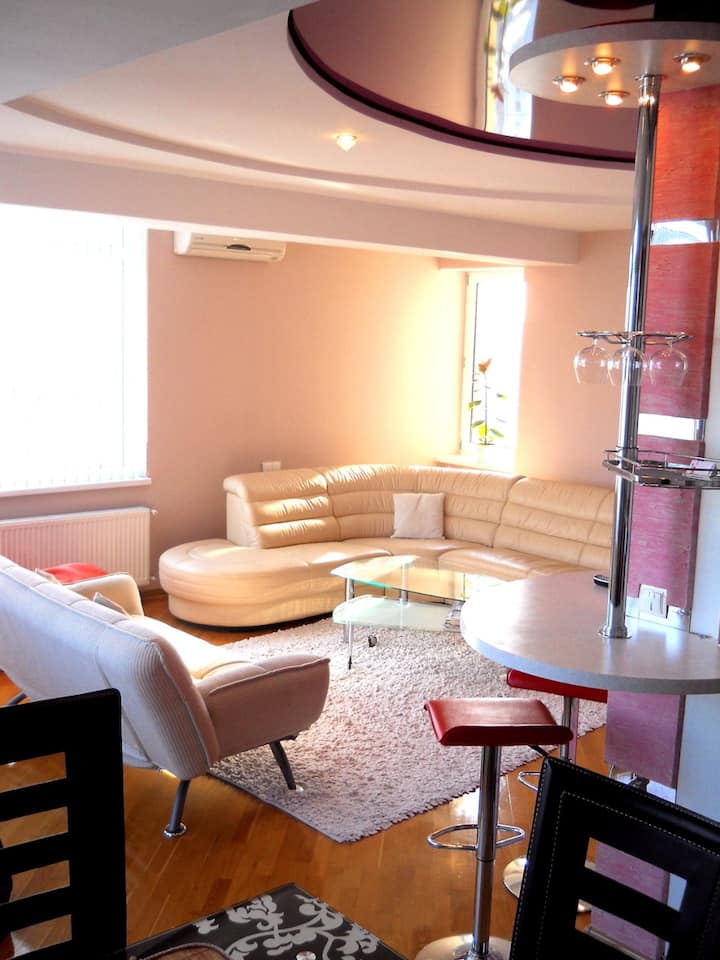 We Offer For Rent Spacious (100m2). - Chișinău