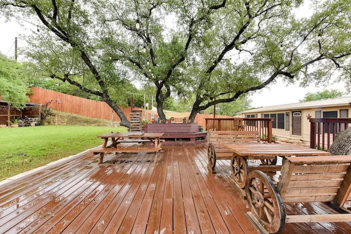 Hill Country Duplex Minutes From Lake Travis - Lakeway, TX