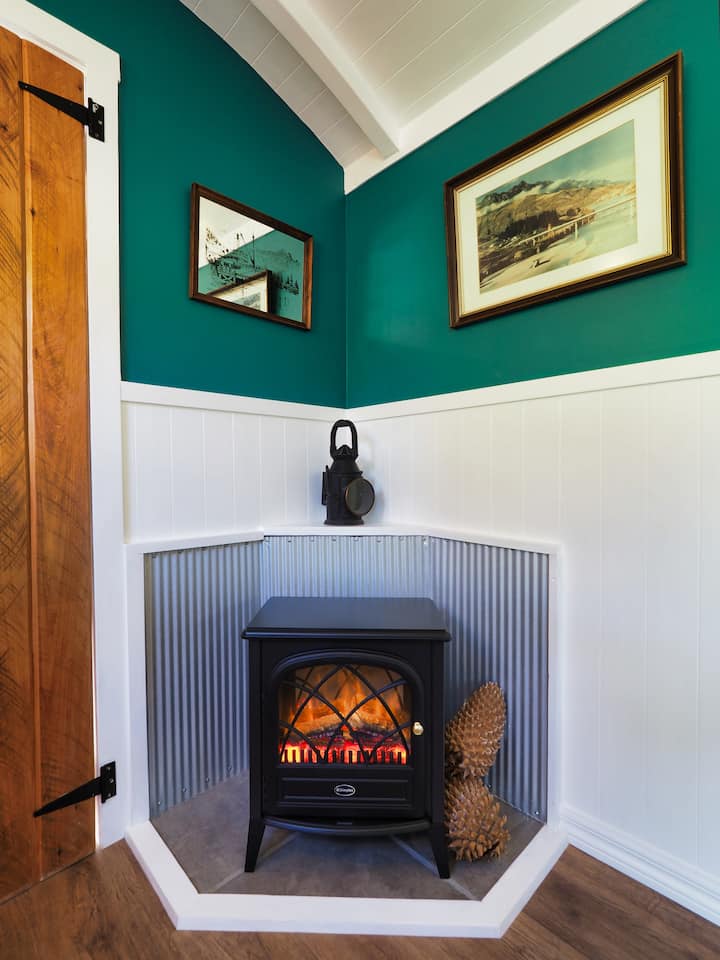 Henrietta's Hut - Queenstown, New Zealand