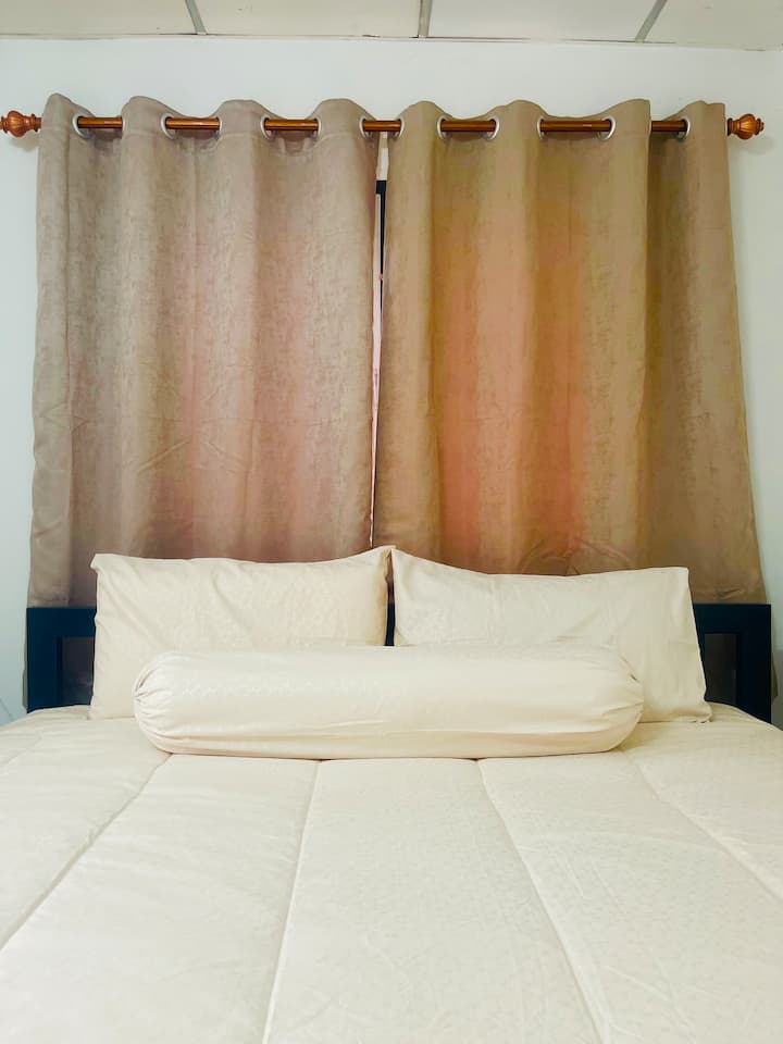 Private Retreat With Balcony - Hua Hin