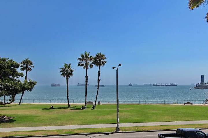 Ocean Front Bluff Park Villa W/ Hot Tub - Long Beach, CA