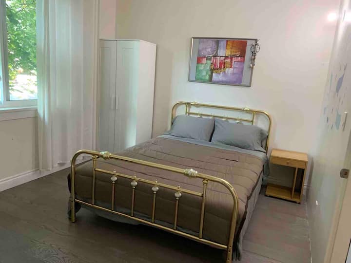 Cheerful Guest Unit Close To 2 Skytrain Stations - New Westminster