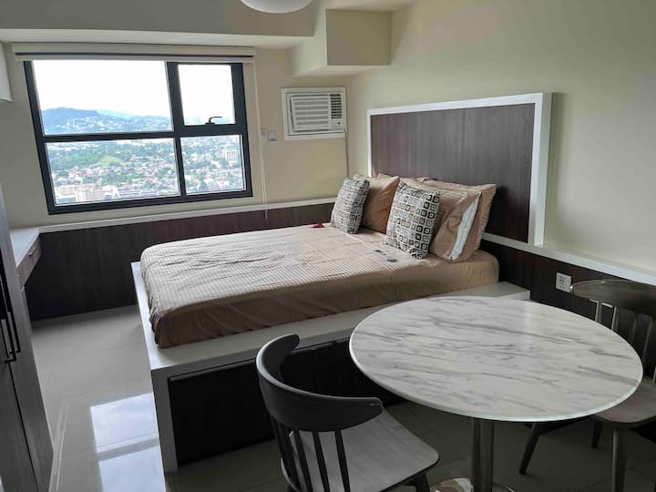 1 Bedroom Studio Condo At Horizons 101 W/ Wifi - Lahug