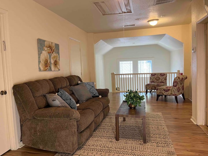 Spacious Apt - Campus & Downtown - Chico, CA