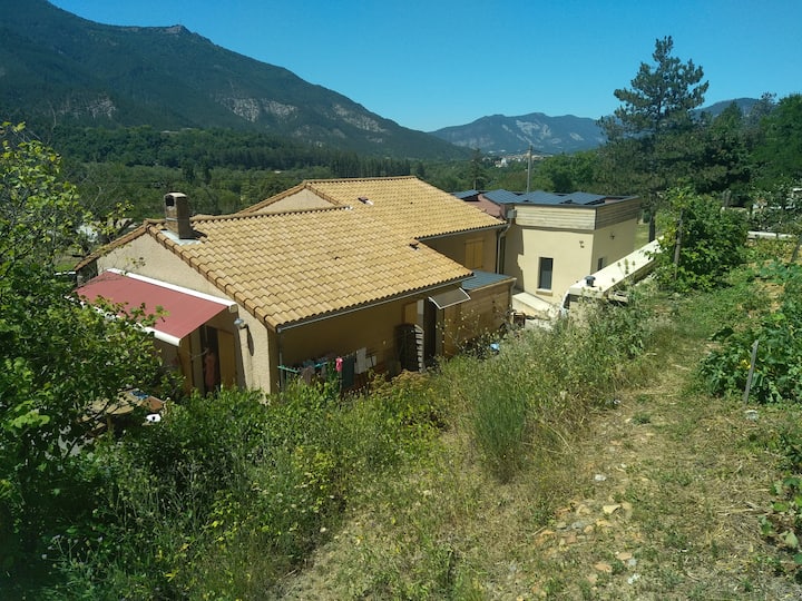 Maison Familiale Proche Nature Avec Piscine - Die