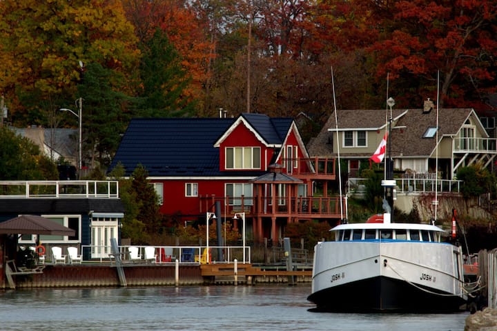 Grand Bend Harbour House Lower Walkout Apartment - Grand Bend