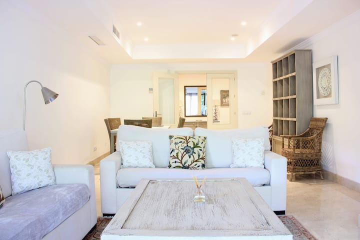 Luxury 3 Bedroom Apartment With A Pool In Marbella - Marbella