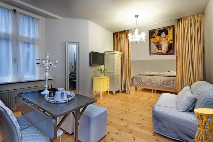 Charming Apartment In Kollwitzplatz - Berlin