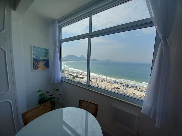 Apartamento De Frente Para O Mar Em Copacabana - Copacabana