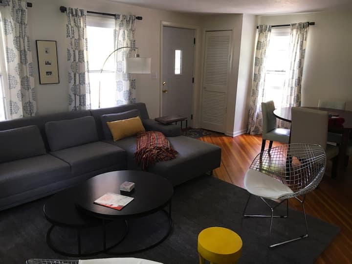 Charming Folk Victorian Recently Renovated - 艾奧瓦城