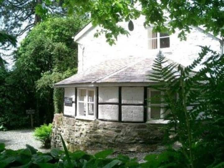 Pool Cottage - Machynlleth
