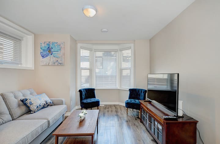 Spacious Modern Condo In Kitchener - Waterloo